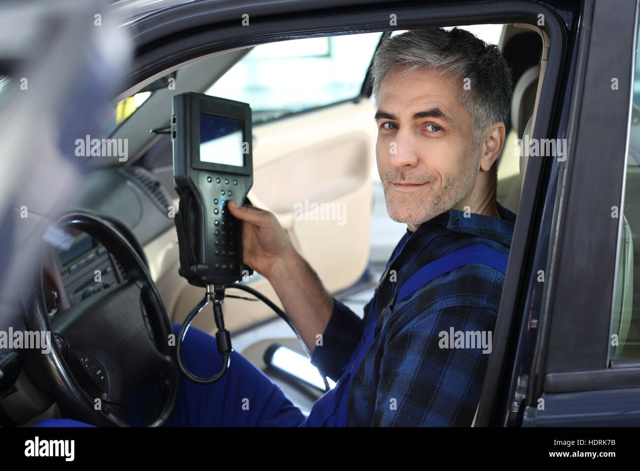 Motor vehicle diagnostic station hi-res stock photography and images ...