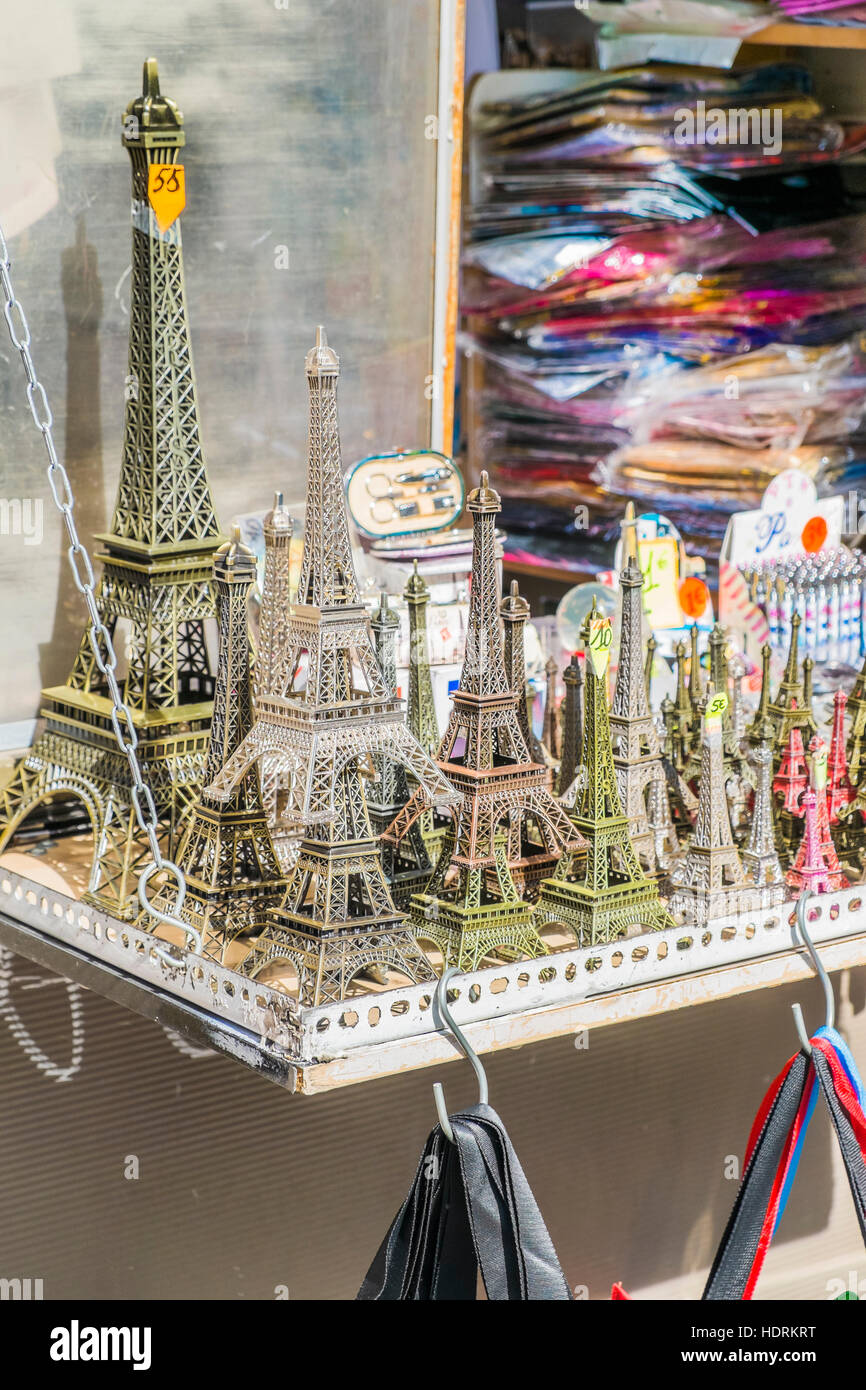 different size eiffel tower models for sale at a stall Stock Photo - Alamy