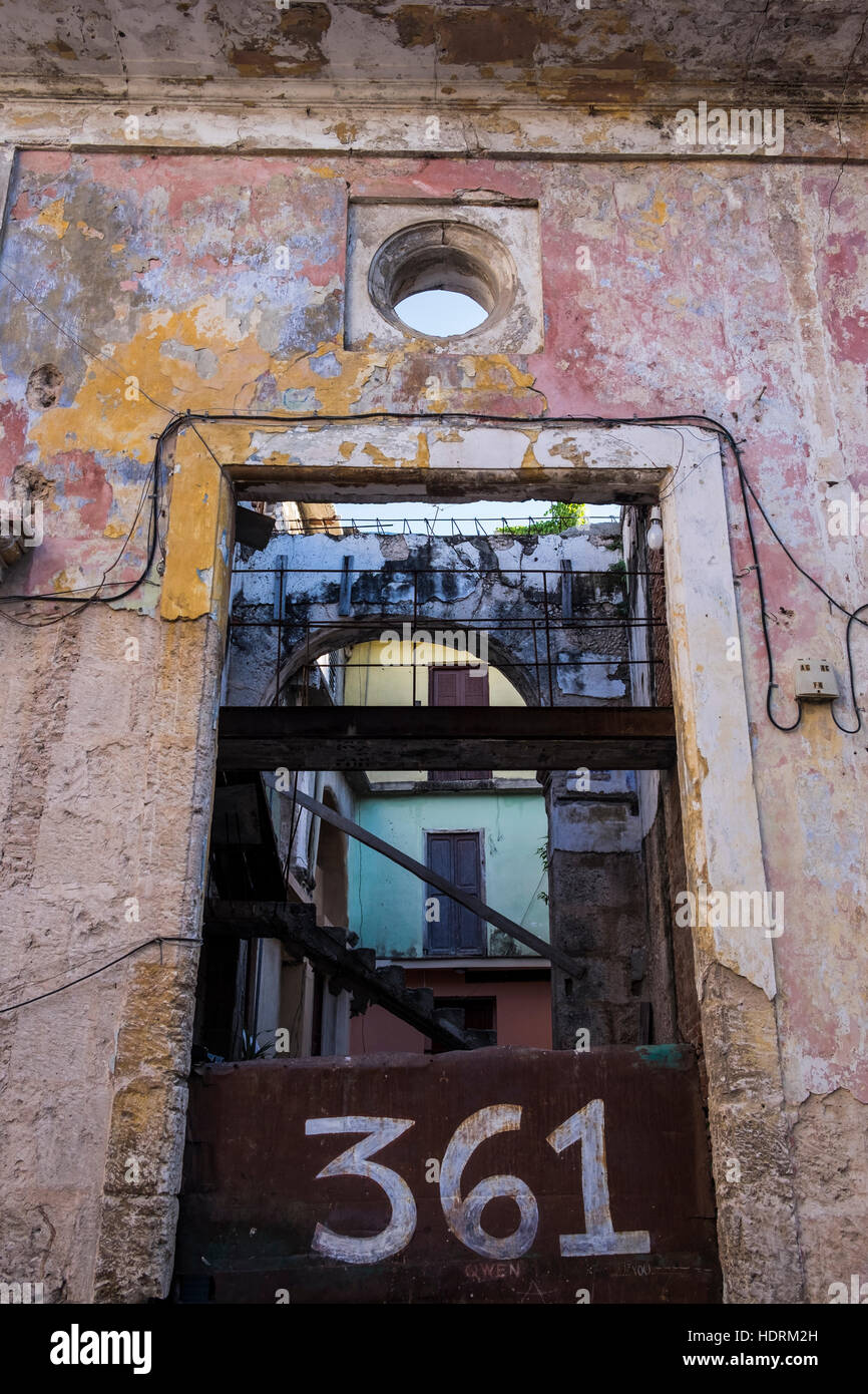 Havana cuba derelict building hi-res stock photography and images - Alamy