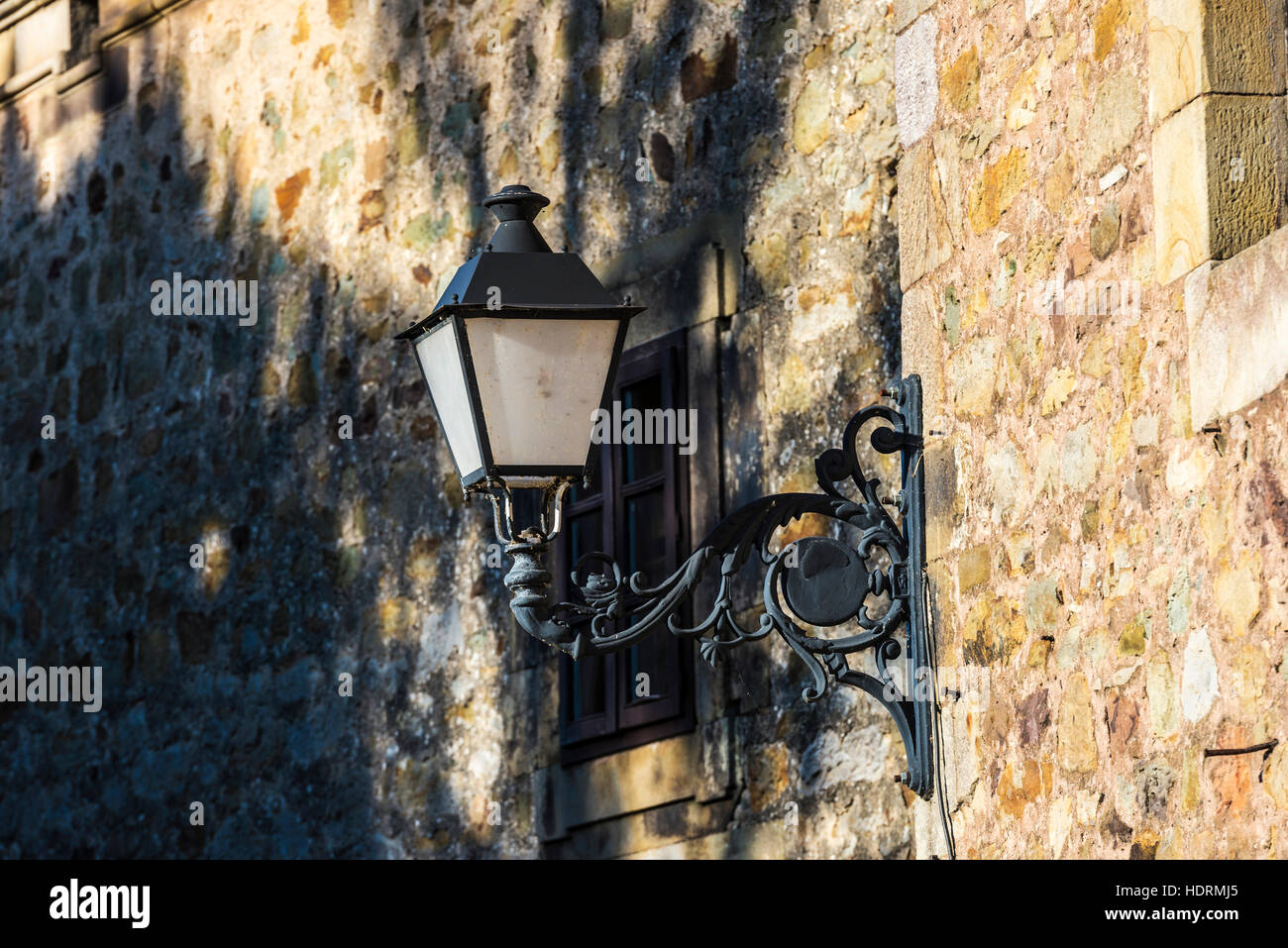 Black retro iron lamppost hi-res stock photography and images - Alamy