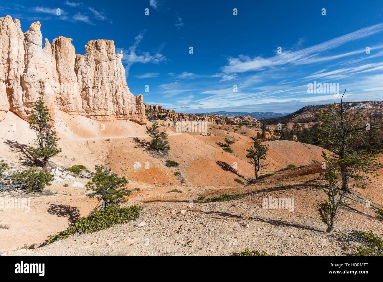 Trail through hoodoo desert like formations at Bryce Canyon National ...