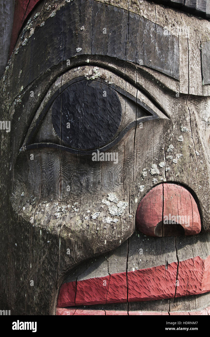 Eagle totem hi-res stock photography and images - Alamy