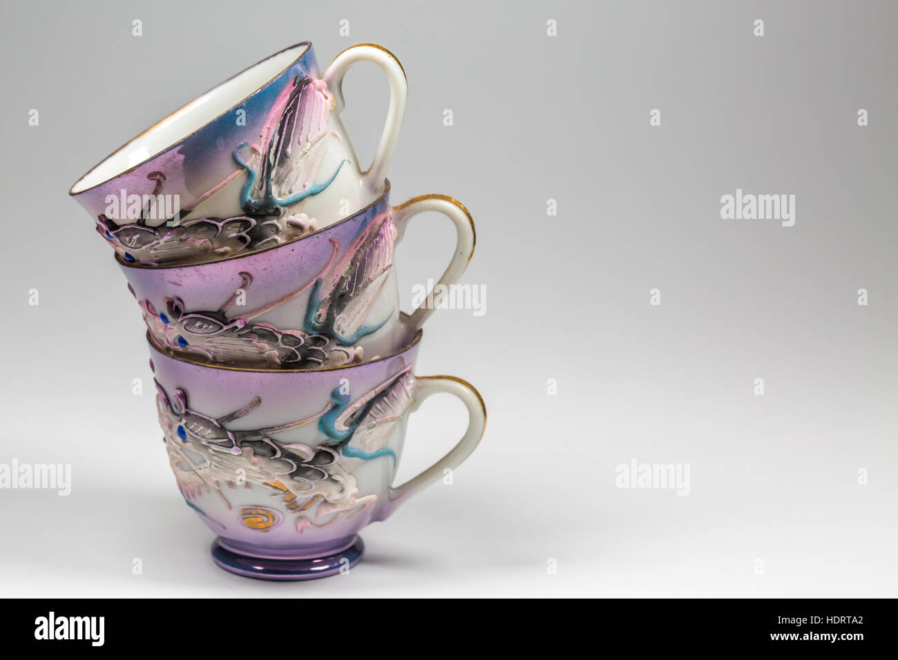 Japanese porcelain tea cup dragon hi-res stock photography and images ...