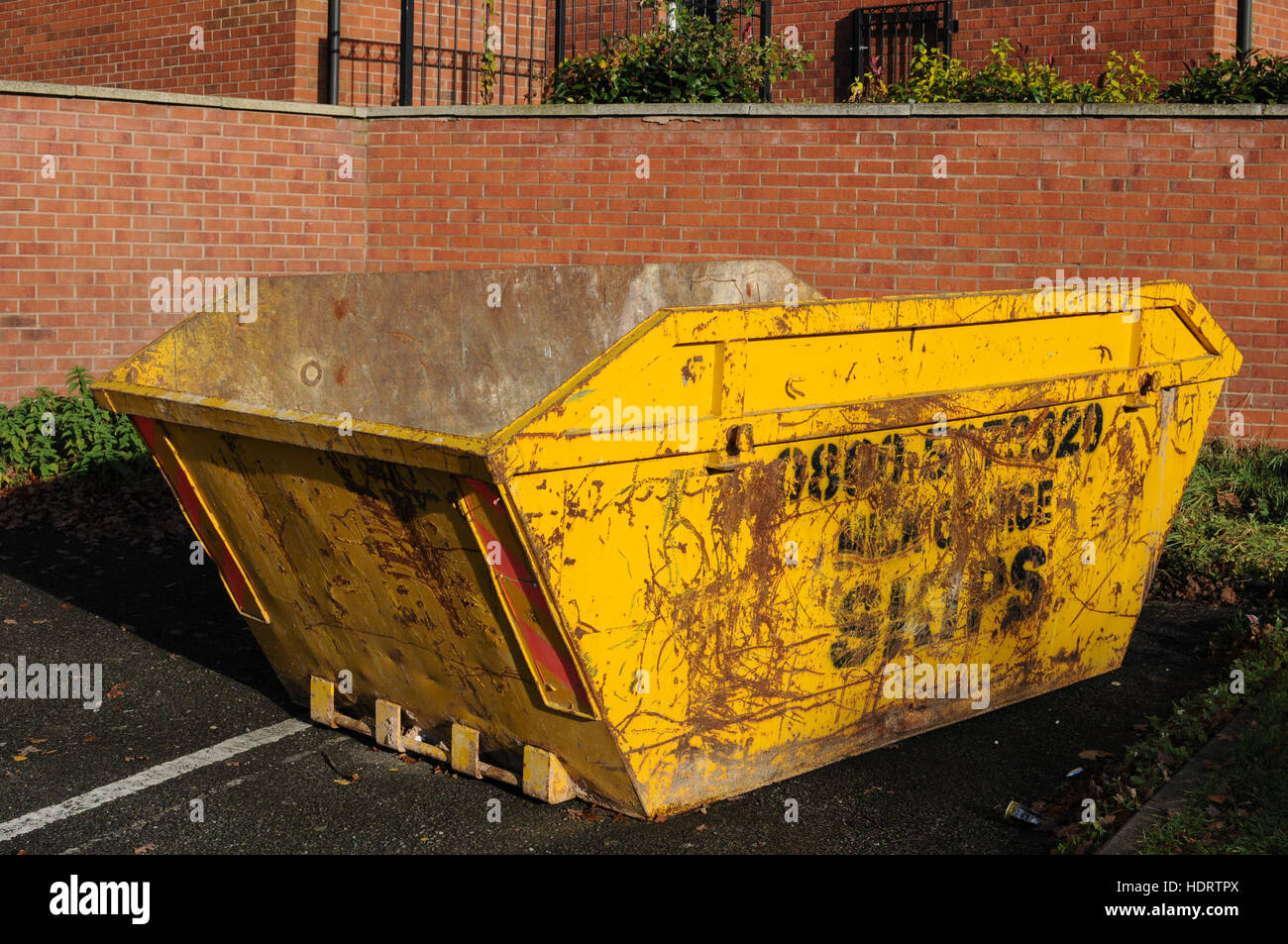 A rubbish skip Stock Photo - Alamy