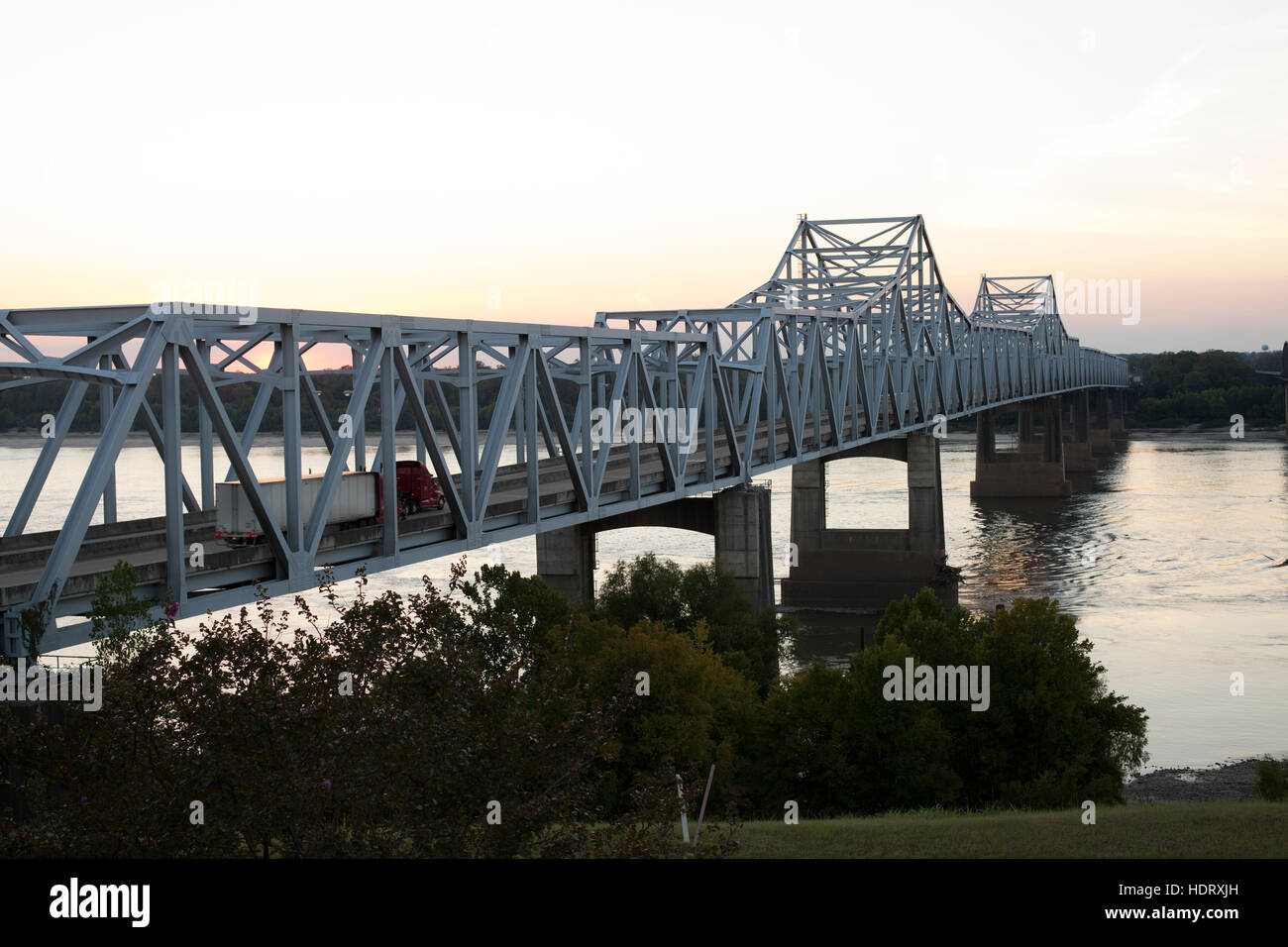 Bridge crossing the Mississippi River Stock Photo - Alamy