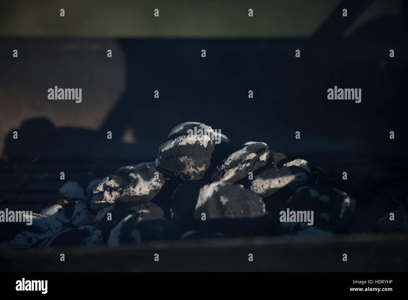 Small round charcoal grill hi-res stock photography and images - Alamy