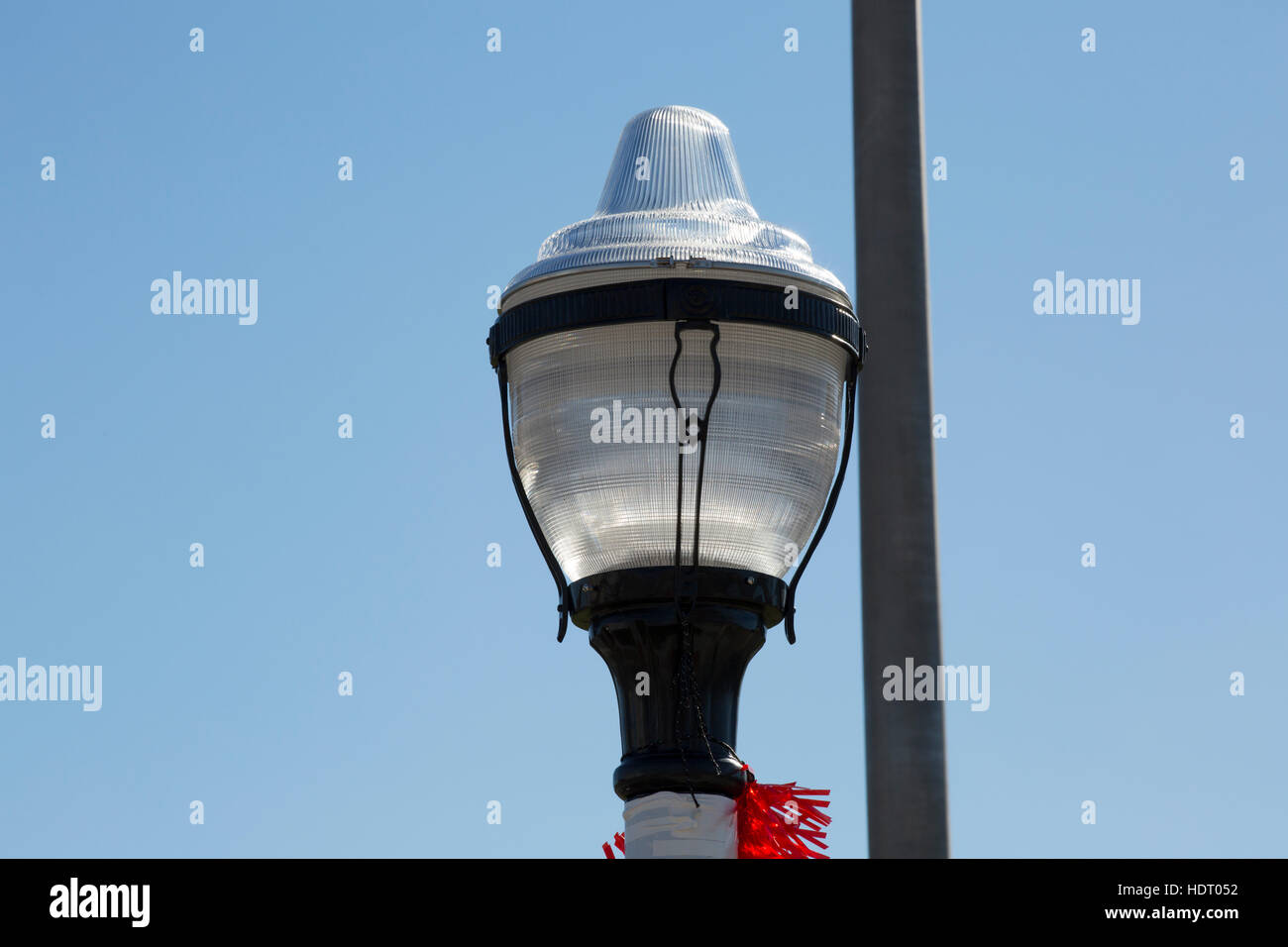 Christmas garland wrapped around lamp pole Stock Photo - Alamy