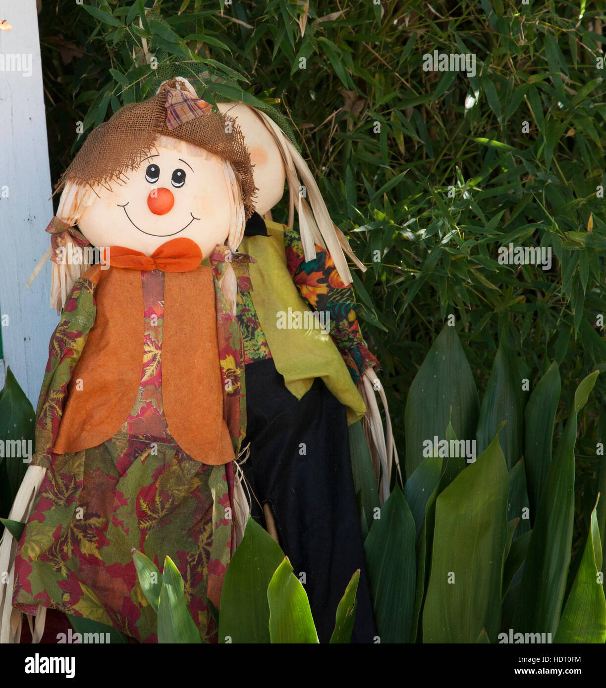 Scarecrow pair hi-res stock photography and images - Alamy