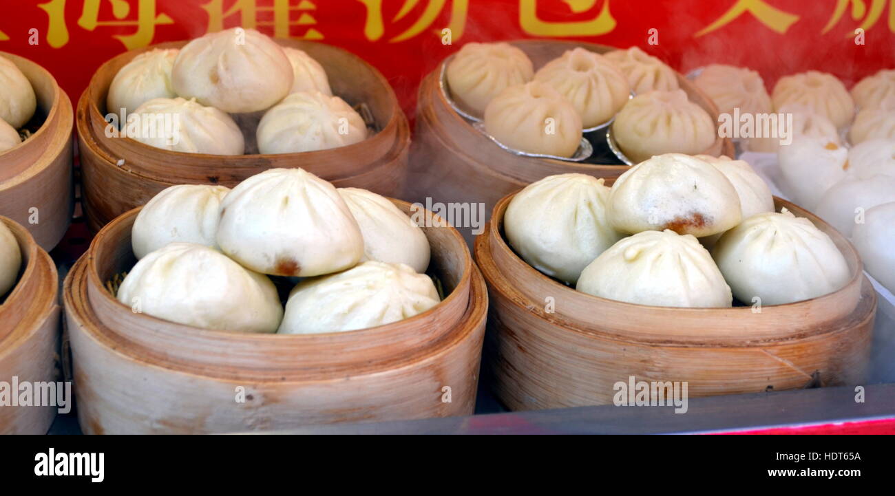 Steamed chinese soup dumpling hi-res stock photography and images - Alamy