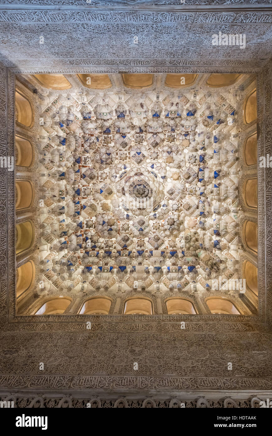 Ceiling of interiors of Alhambra Palace Stock Photo - Alamy
