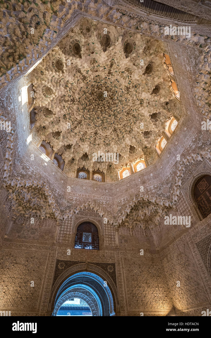 Ceiling of interiors of Alhambra Palace Stock Photo - Alamy