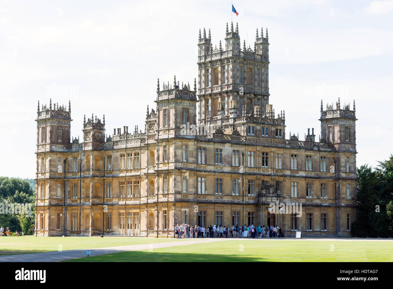 Highclere Castle (Downton Abbey TV series) from entrance gate ...