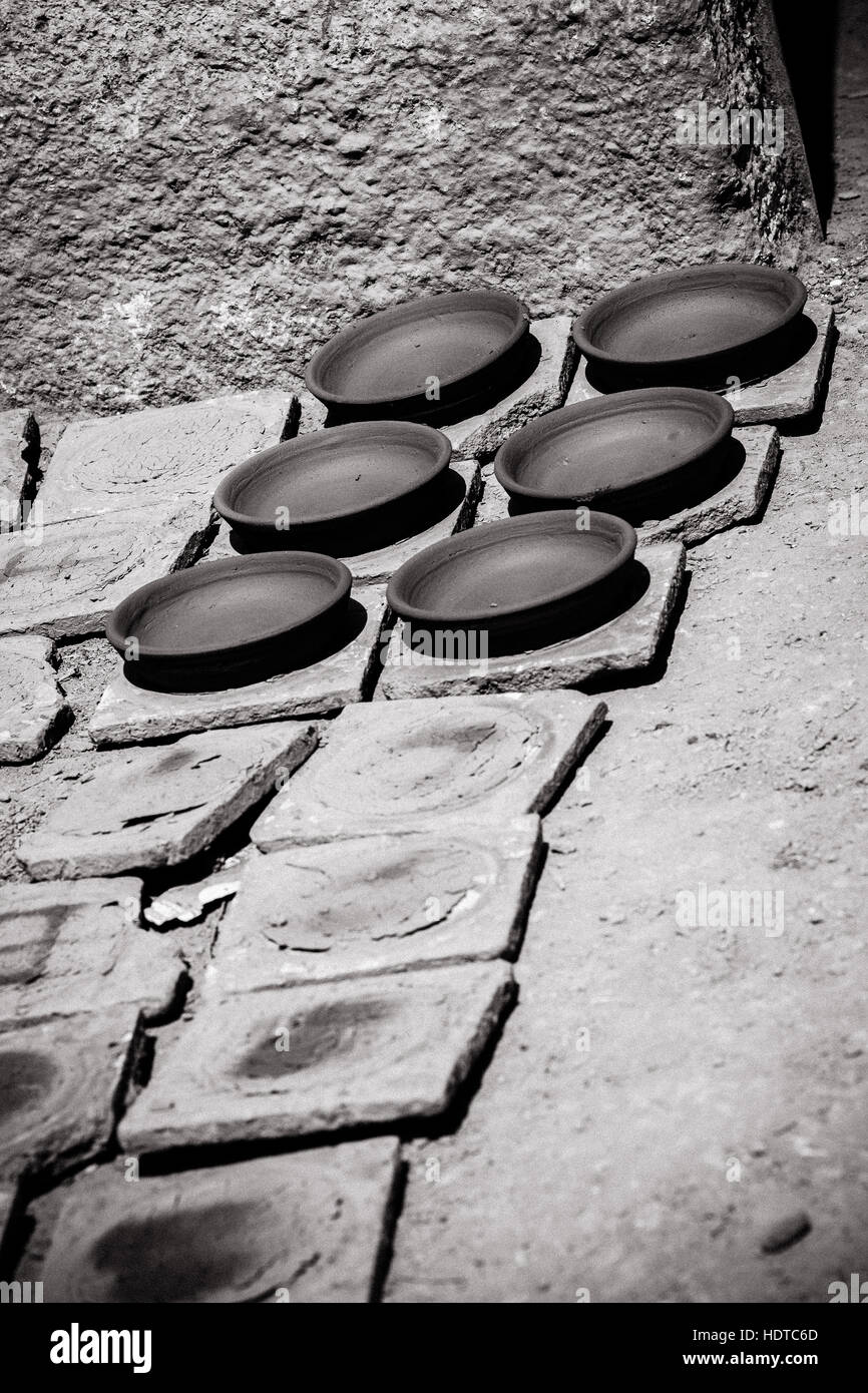 Clay plates, drying in the sun before baking Stock Photo - Alamy