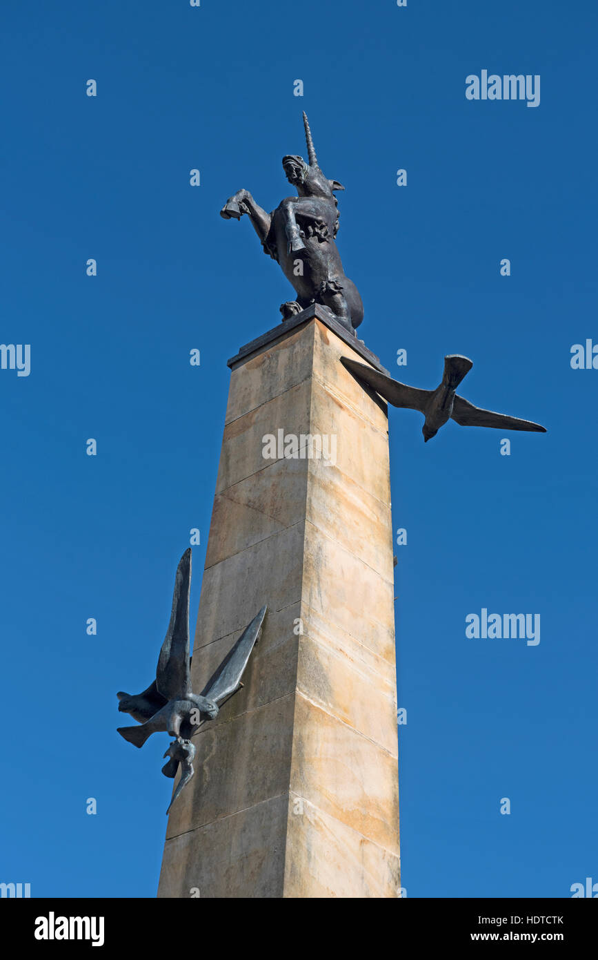 The Iconic Stone Mercat Cross supporting bronze Falcons and Unicorn in ...
