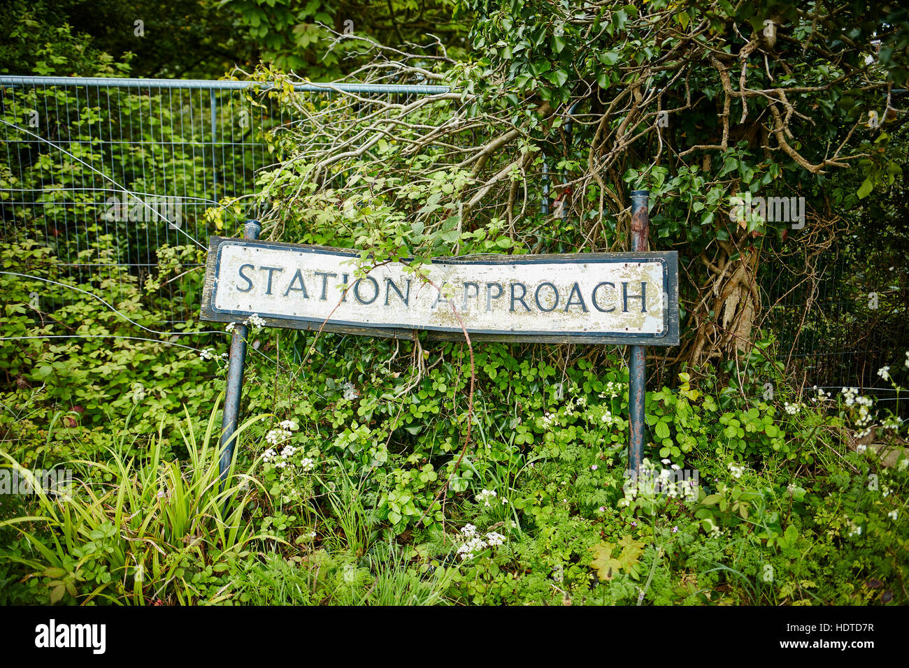 Train station approach hi-res stock photography and images - Alamy