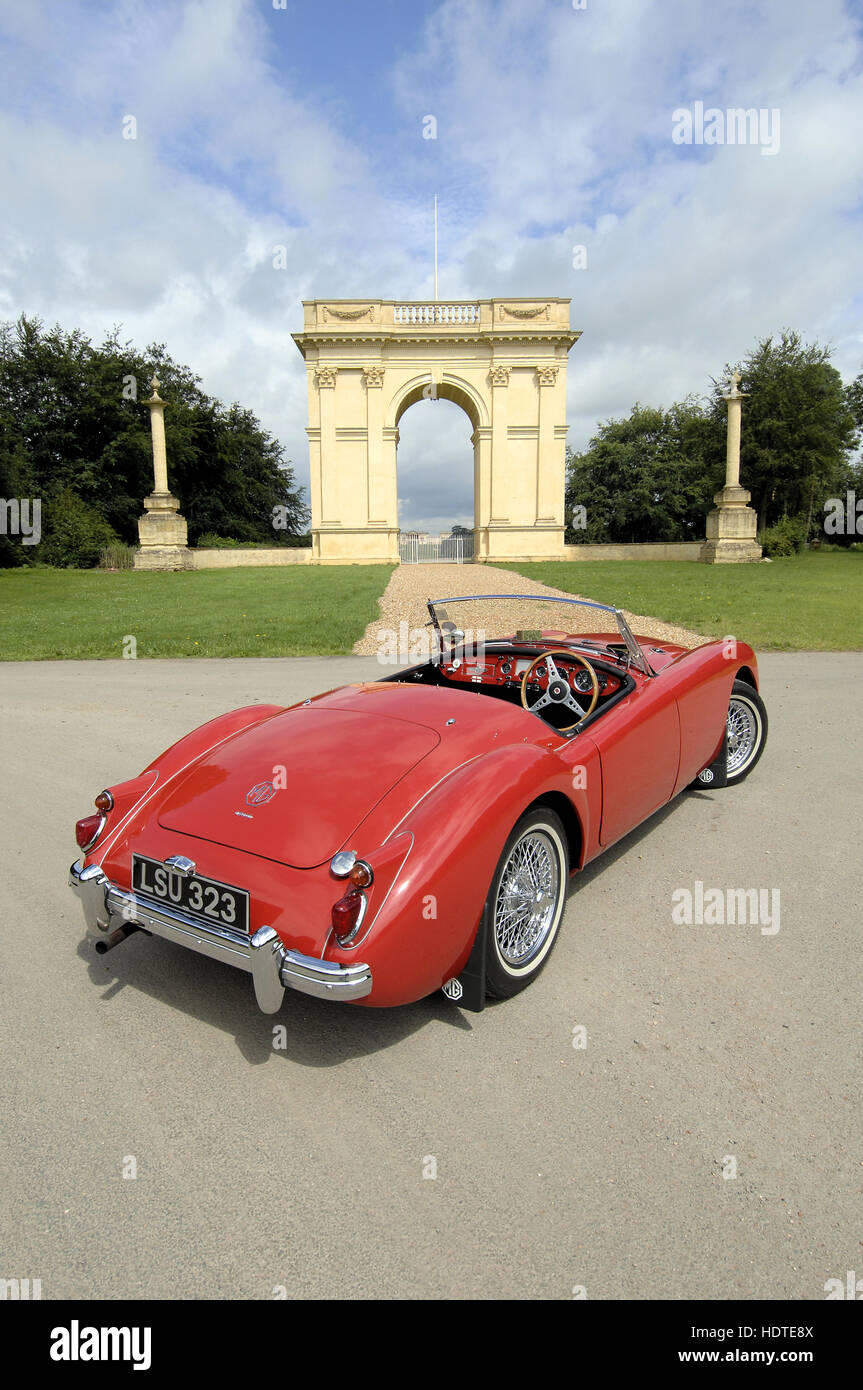 Car arch hi-res stock photography and images - Alamy