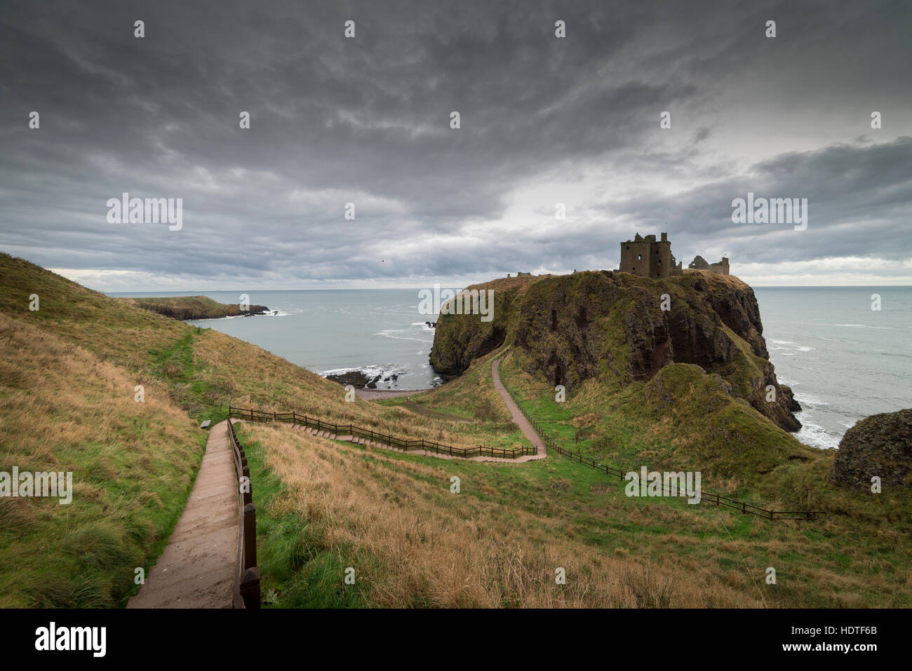 Dunnottar dunottar dunotar castle hi-res stock photography and images ...