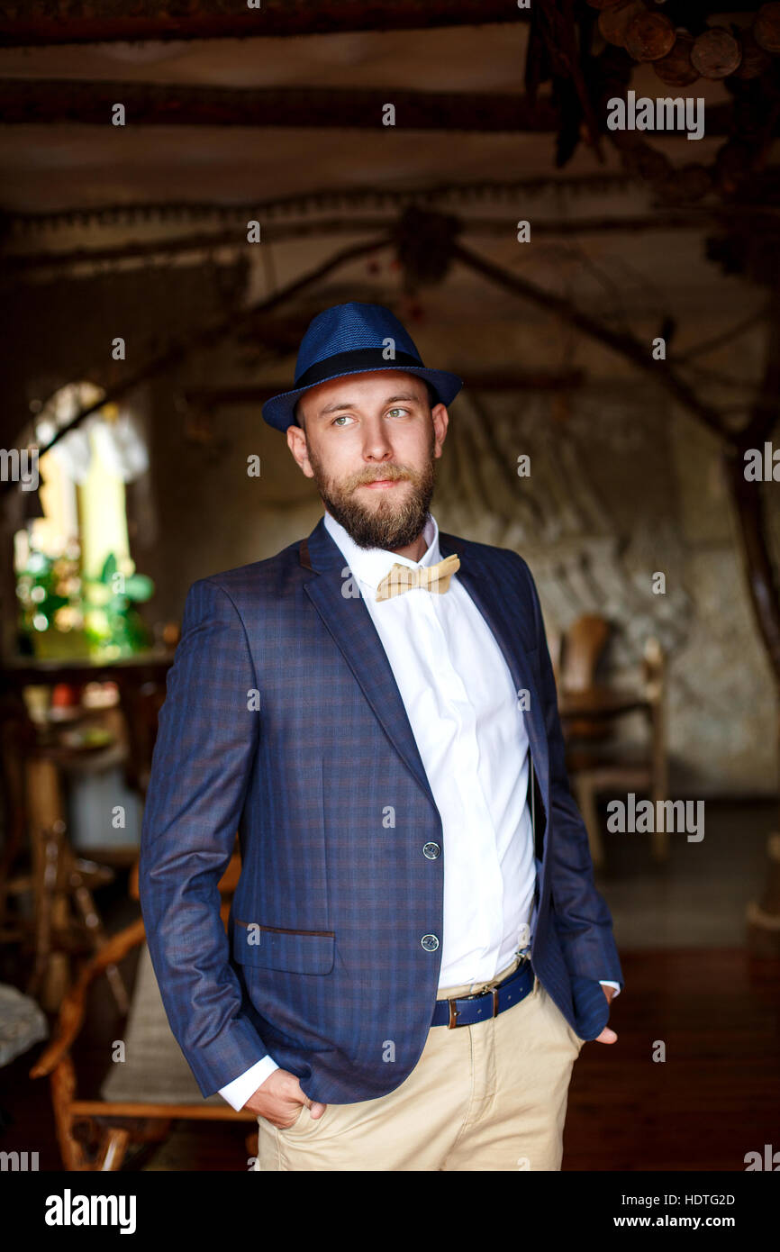 Man dressed as bride hi-res stock photography and images - Alamy