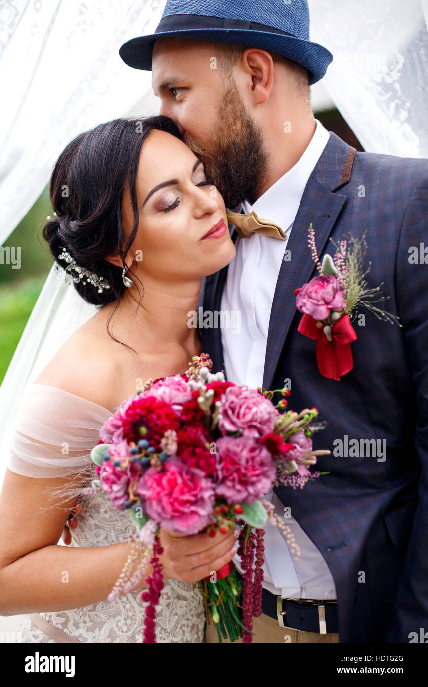 Wedding flower couple hi-res stock photography and images - Alamy