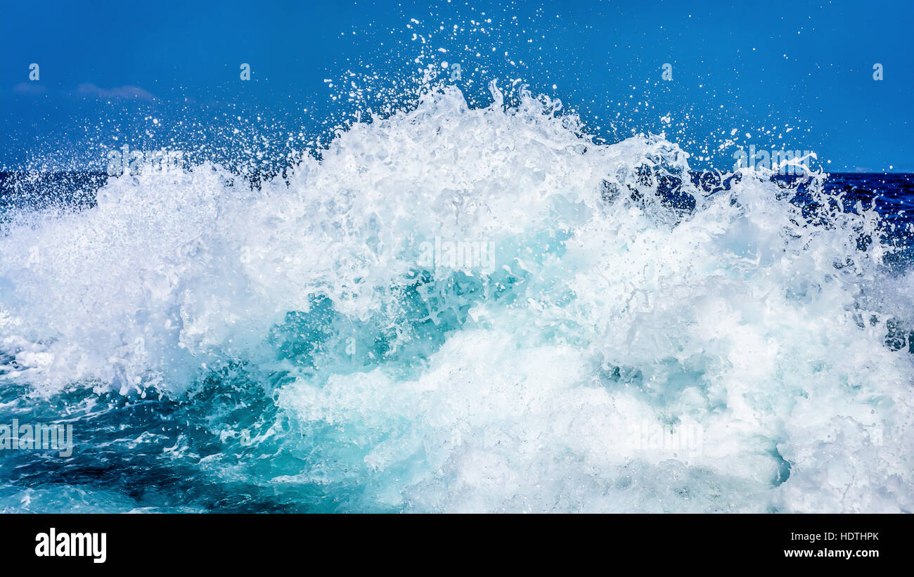 Ocean water splash hi-res stock photography and images - Alamy