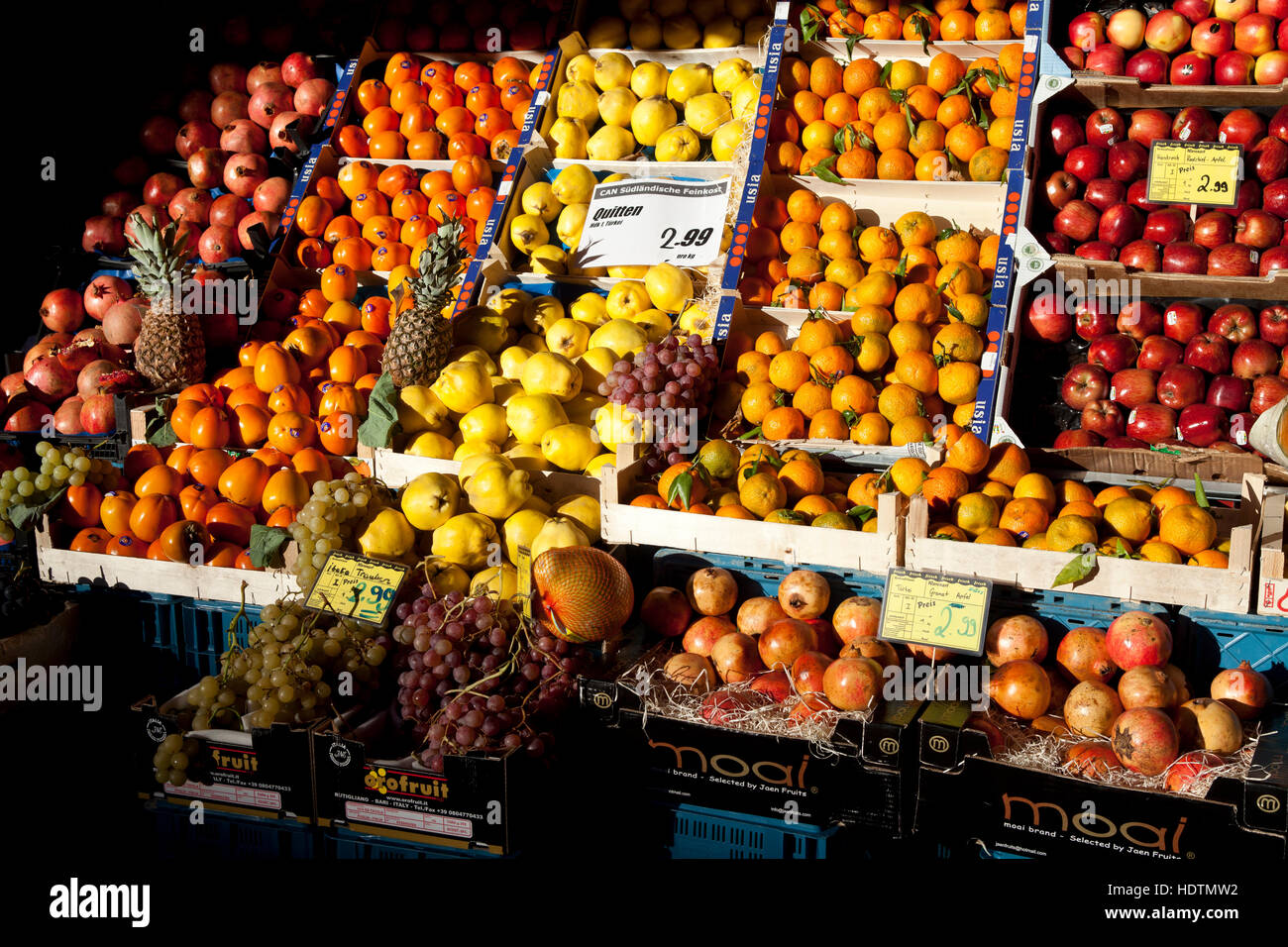 Fruits and vegetable shop hi-res stock photography and images - Alamy