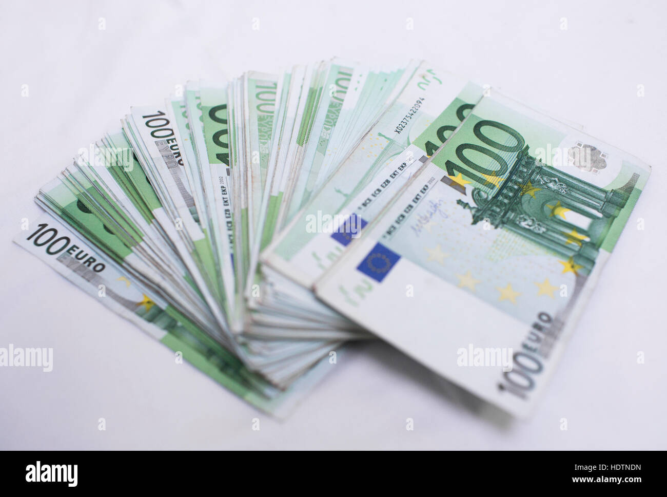 100 euro notes hi-res stock photography and images - Alamy