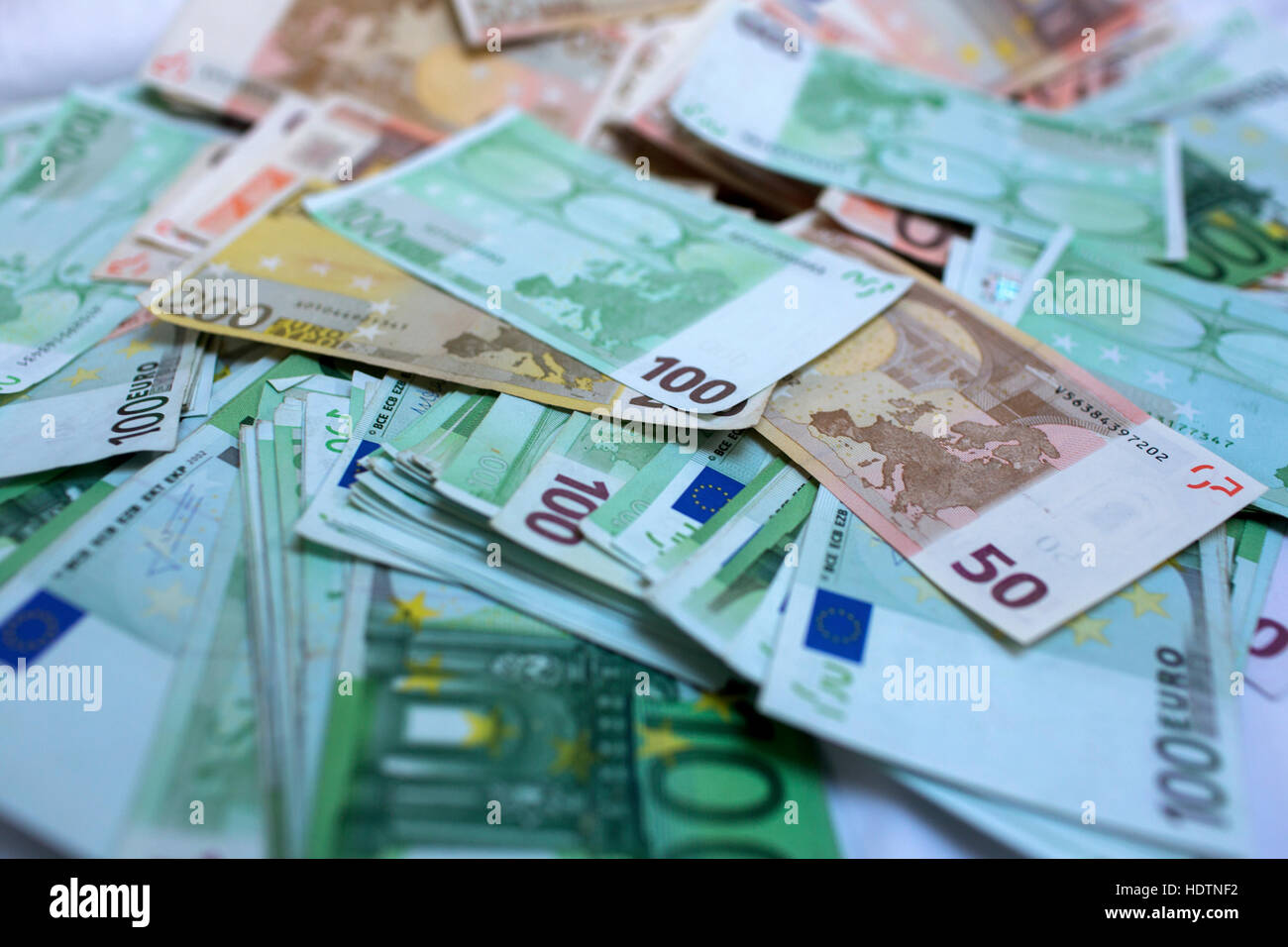 50 100 euro notes hi-res stock photography and images - Alamy