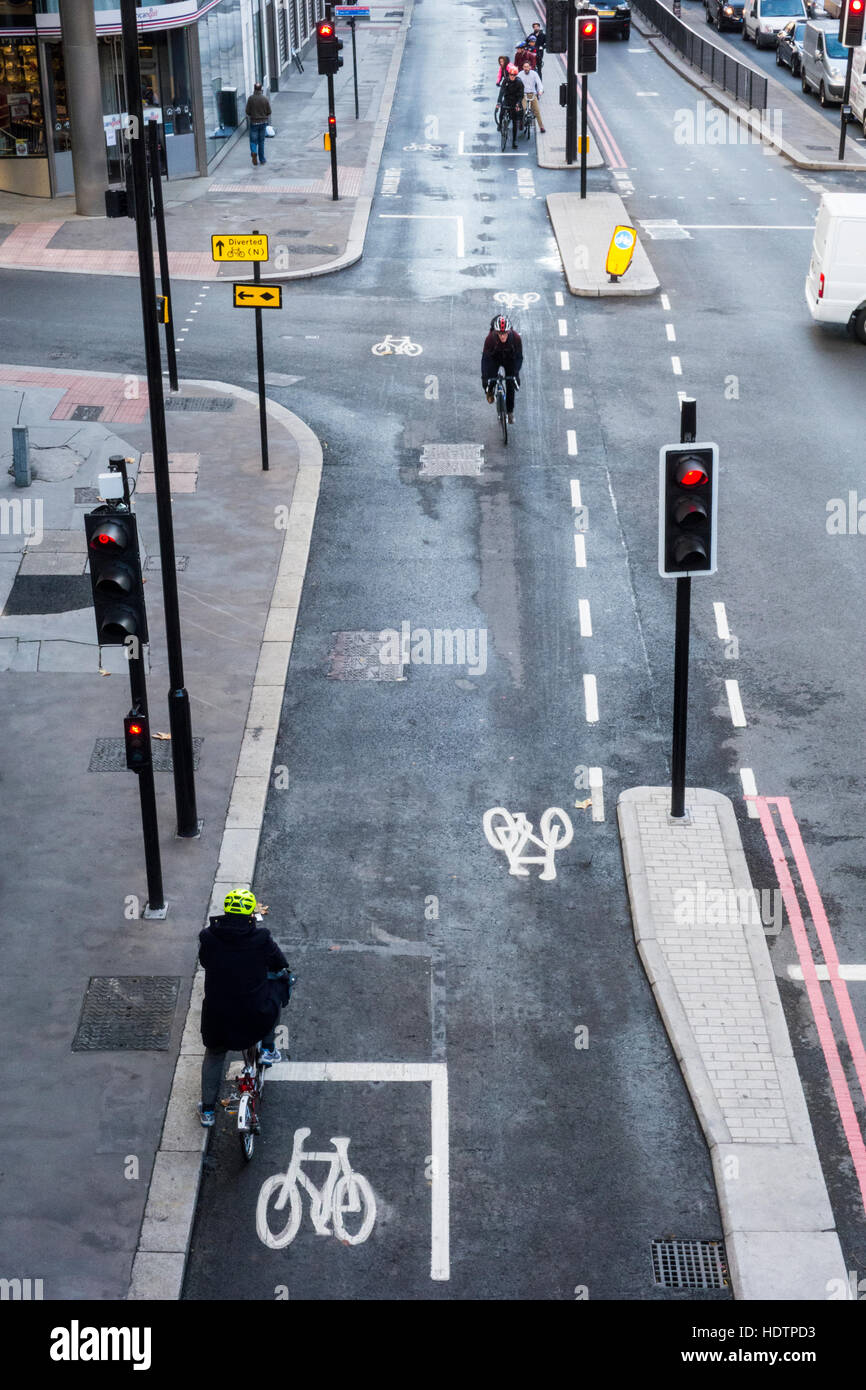 Thames street lights hi-res stock photography and images - Alamy