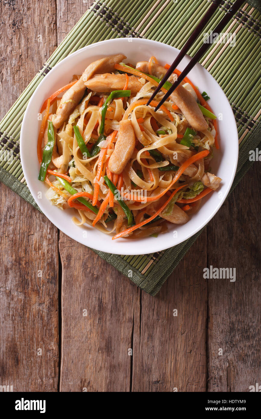 Stir fried noodle with chicken hi-res stock photography and images - Alamy