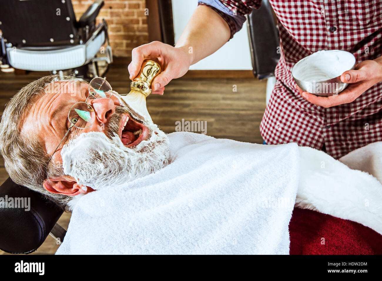 The senior man visiting hairstylist in barber shop Stock Photo - Alamy