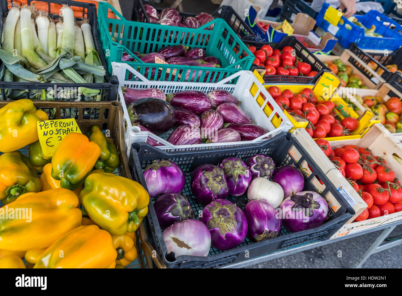 Market day in Lucca and the streets from Porta Santa Maria and all ...
