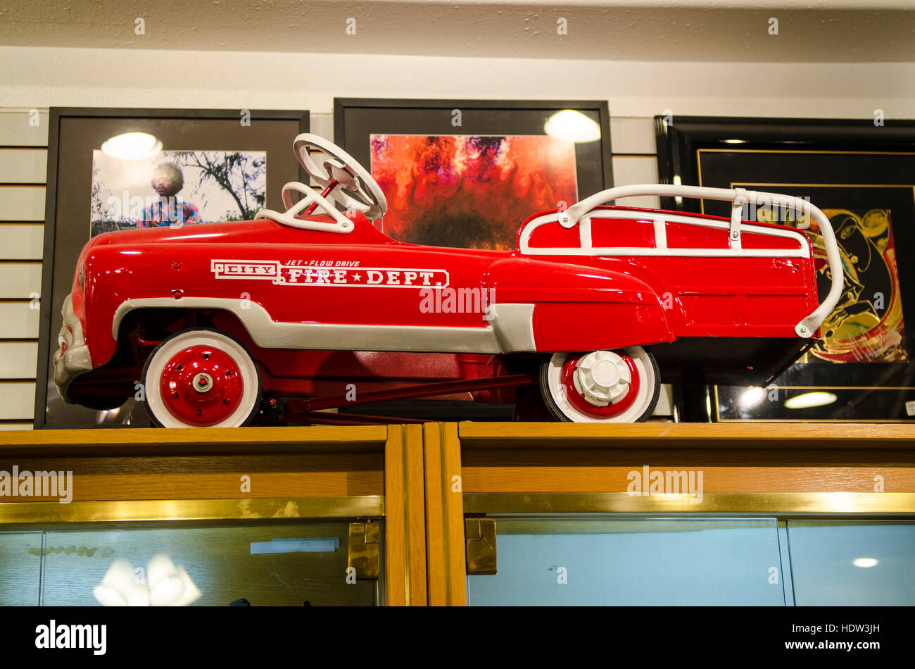 Pawn shop interior hi-res stock photography and images - Alamy