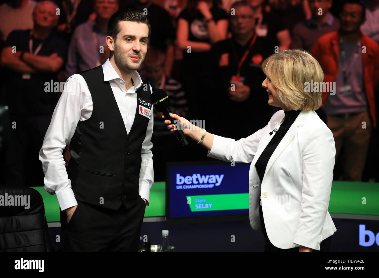 Snooker presenter hi-res stock photography and images - Alamy