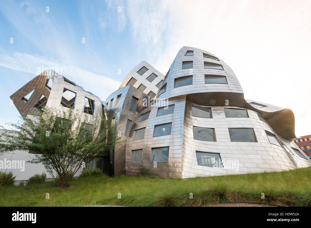 Cleveland Clinic Lou Ruvo Center for Brain Health building designed by ...