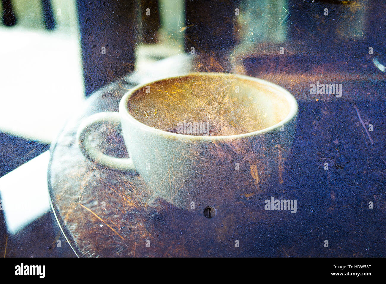 Empty coffee shop hi-res stock photography and images - Alamy