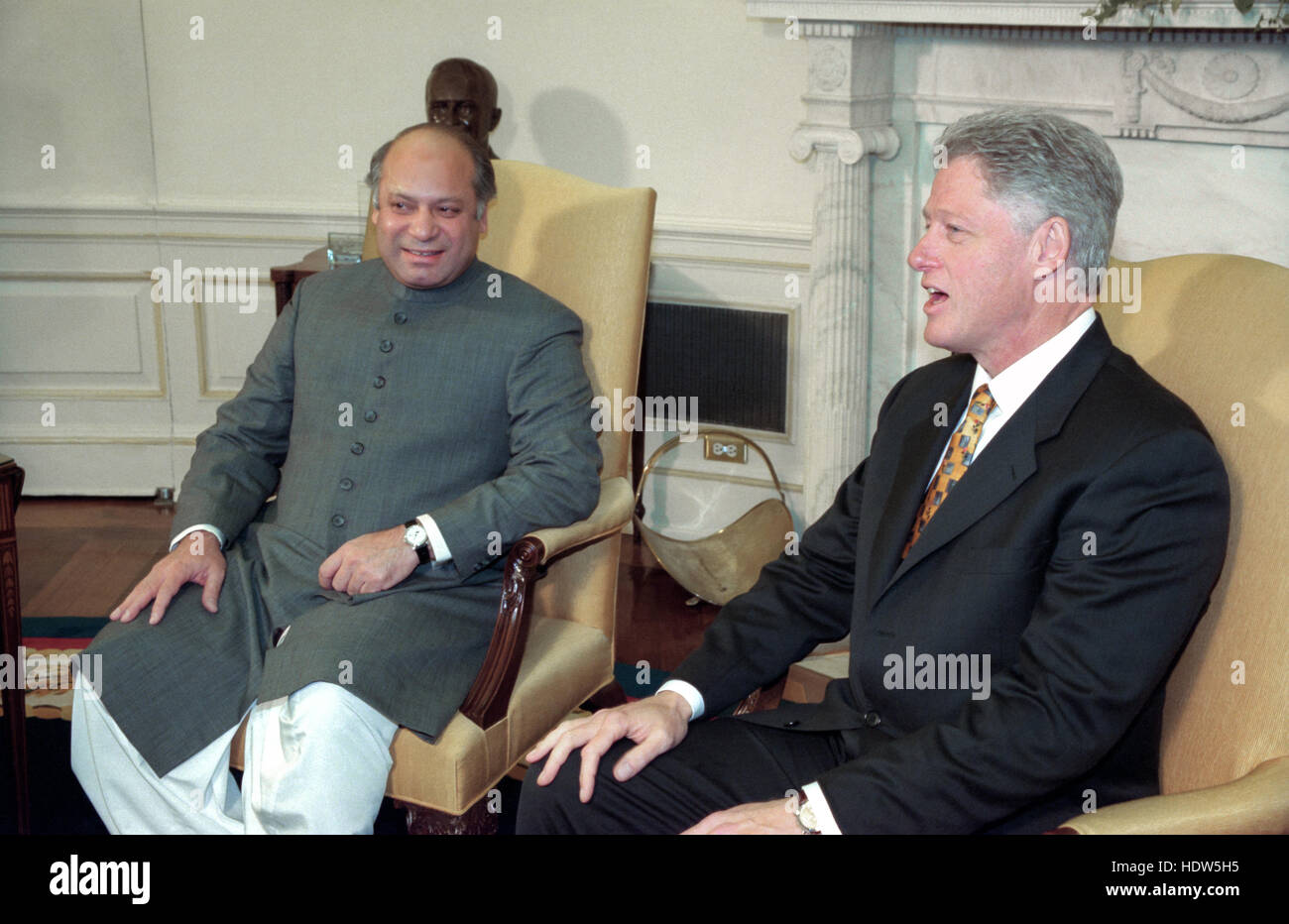 Bill clinton meets hi-res stock photography and images - Alamy