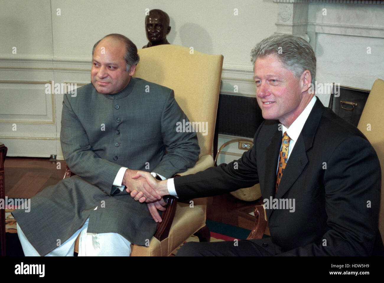 Bill clinton meets hi-res stock photography and images - Alamy