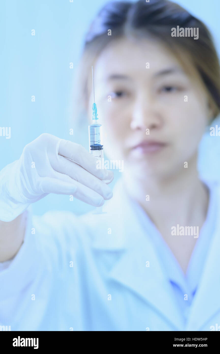 doctor using a syringe Stock Photo - Alamy