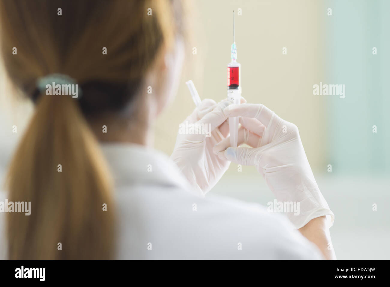 doctor using a syringe Stock Photo - Alamy