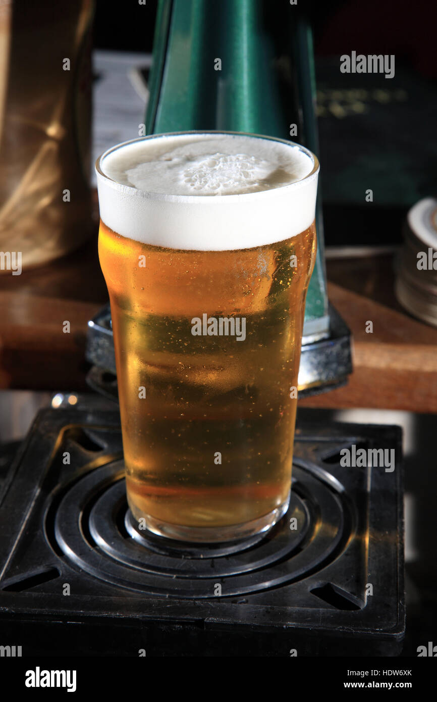 Beer fizz background hi-res stock photography and images - Alamy