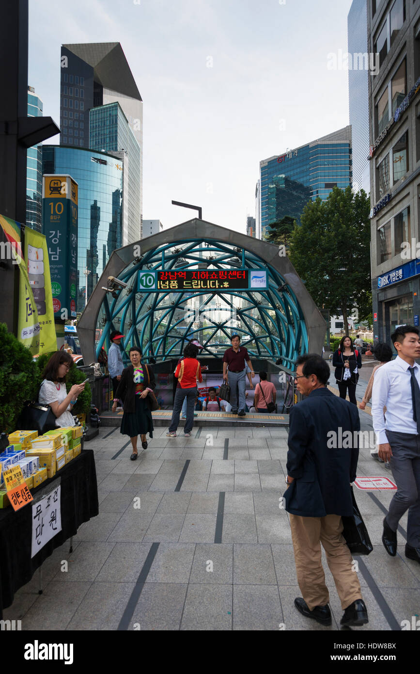 Businessmen and business woman commuting to work by an entrance to the ...