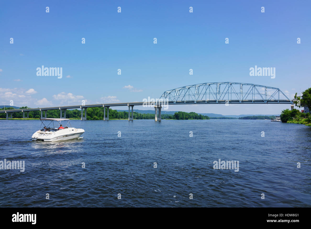 Boater on Mississippi River approaches Wabasha–Nelson Bridge; Wabasha ...