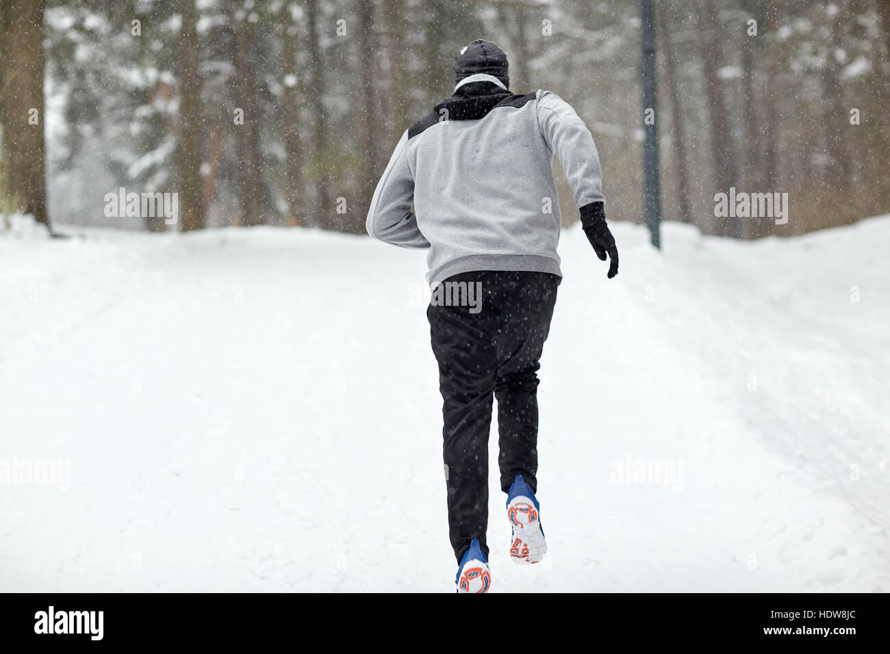 Man running snow forest hi-res stock photography and images - Alamy