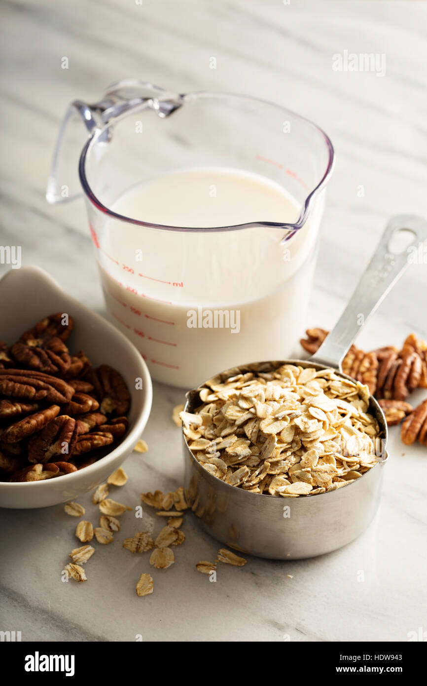 Cooking oatmeal with oats and milk Stock Photo - Alamy