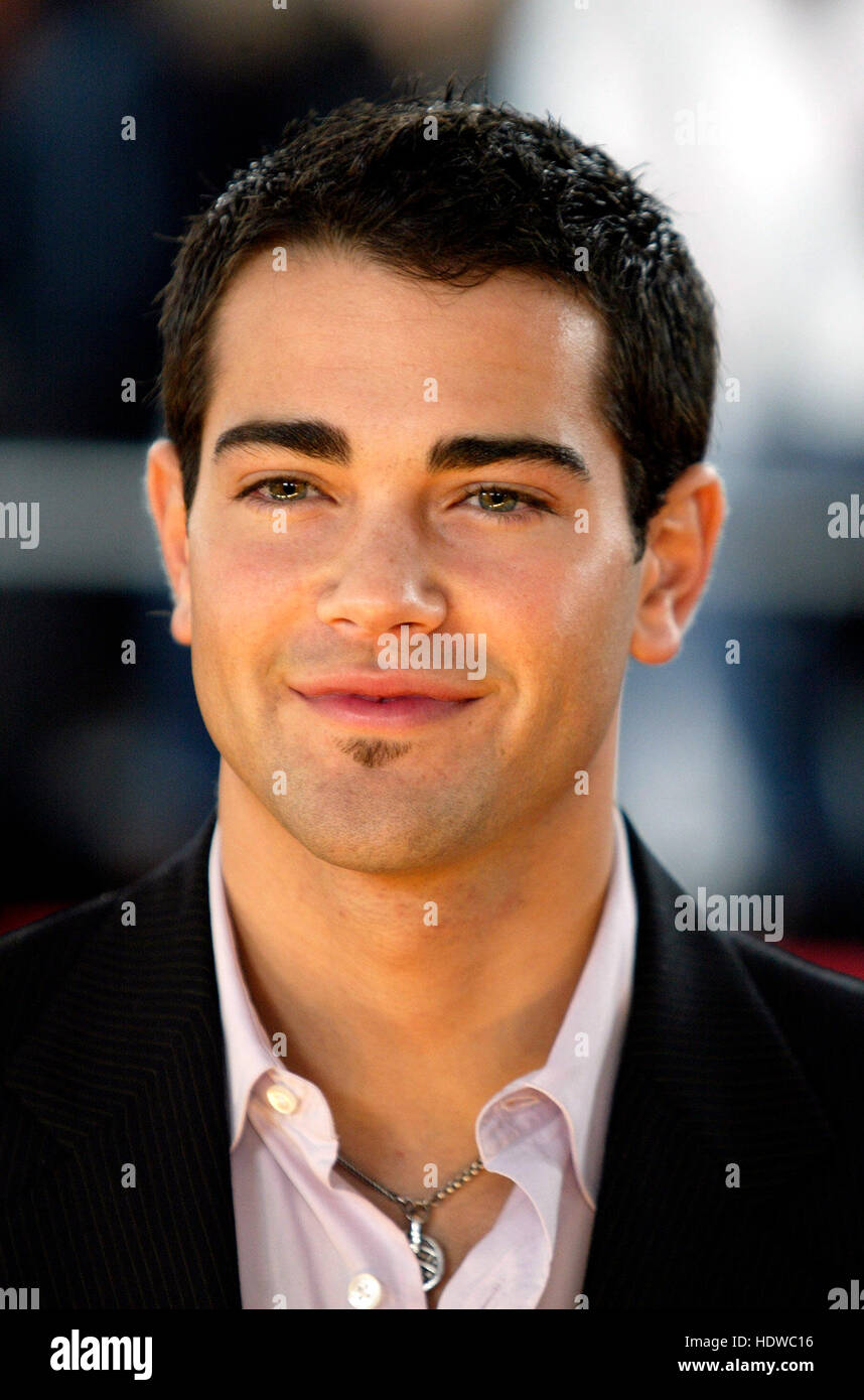 Actor Jesse Metcalfe arrives at the People's Choice Awards in Pasadena ...