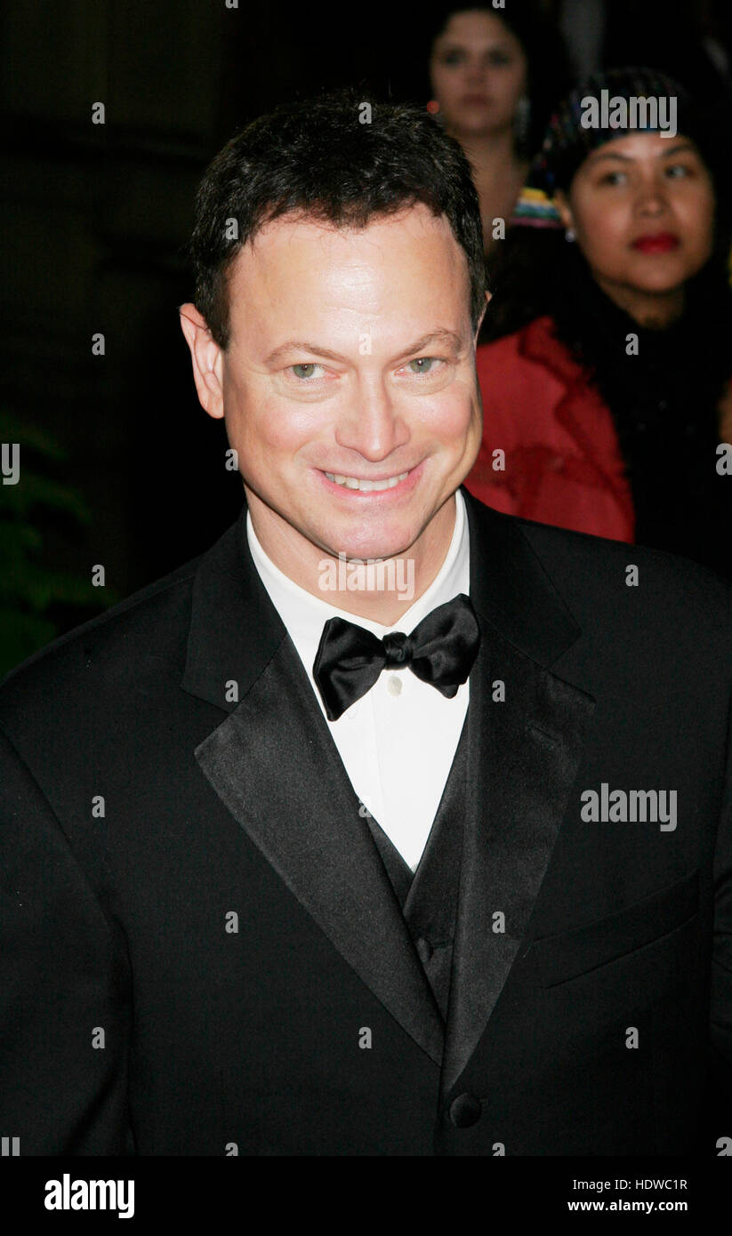 Actor Gary Sinise arrives at the People's Choice Awards in Pasadena ...