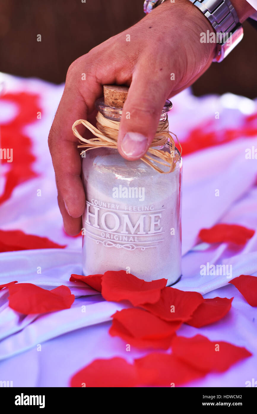 Hand weeding hi-res stock photography and images - Alamy