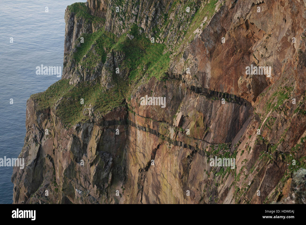 Cliff rock layers hi-res stock photography and images - Alamy