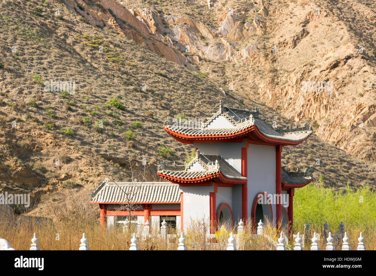 Chinese traditional pagoda style roof building hi-res stock photography ...