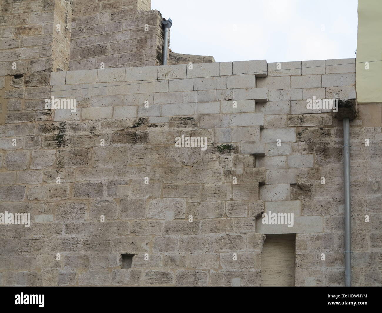 Crumbling church hi-res stock photography and images - Alamy